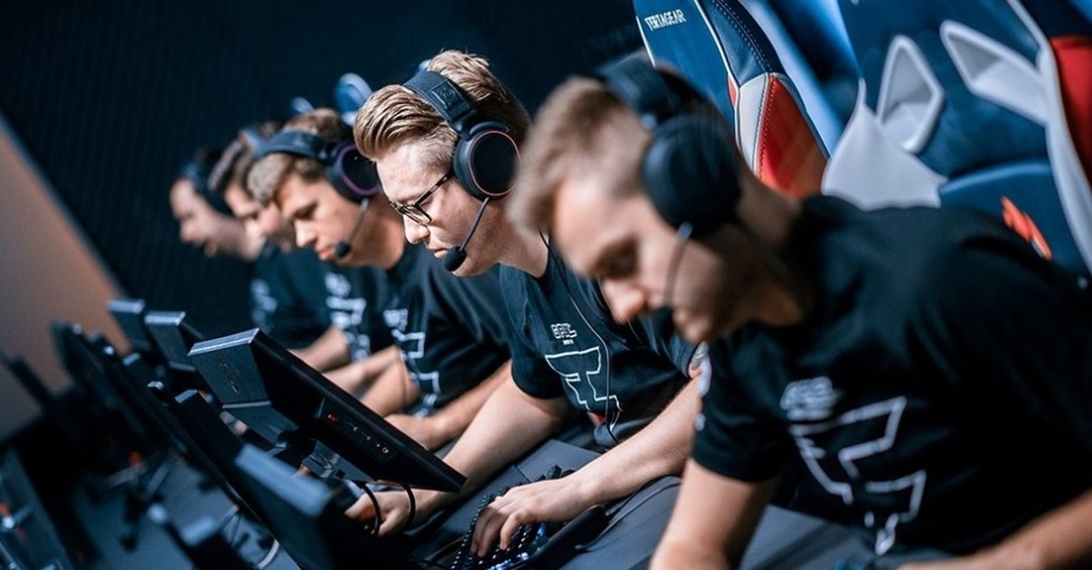 SteelSeries Academy Part 3: Playing on a Team | SteelSeries